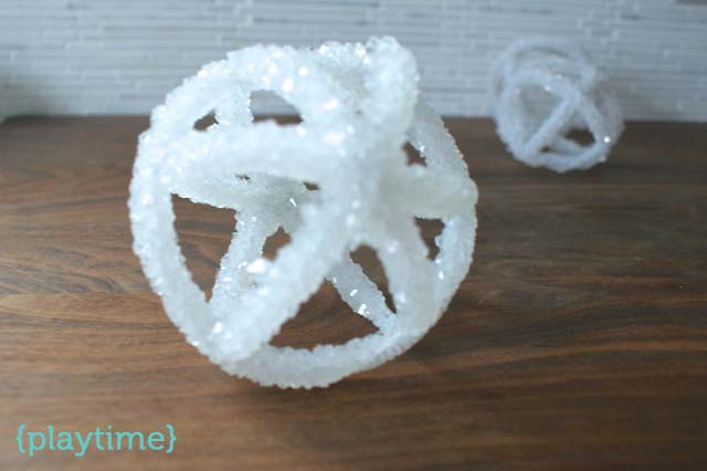 Easy DIY Pipe Cleaner Christmas Decorations for Kids."